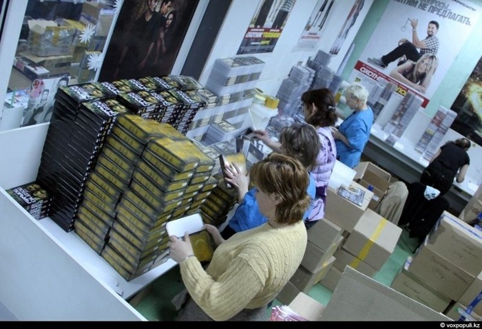 Inside a DVD Manufacturing Plant | Amusing Planet